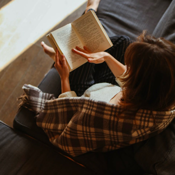 How to Skim Read Effectively (And If You Even Should)